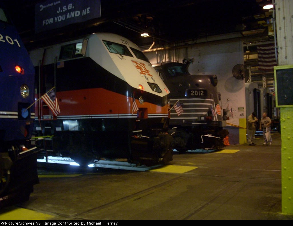 MNCW P32 201 CDOT P32 231 Metro North FL9 2012